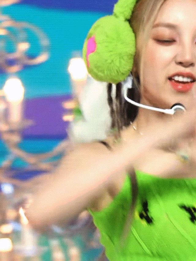 Yuqi - (G)I-dle Queencard Armpits (arms up, armpit folds, armpit pussy ...