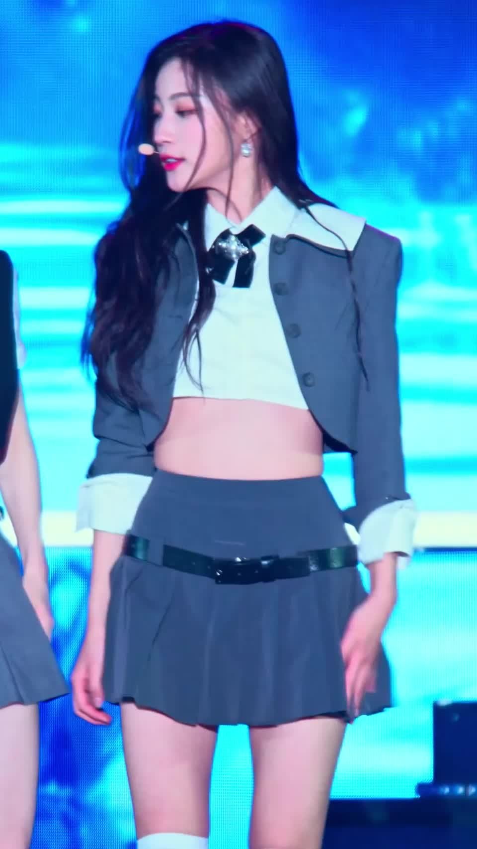 ICHILLIN' - Yeju - KPOP NSFW