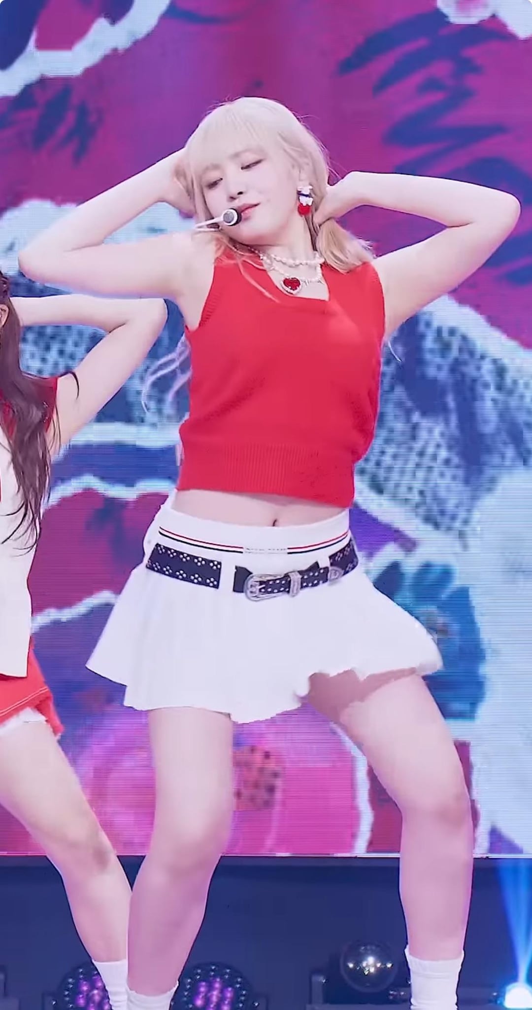 Liz (low quality but i'm just happy they're showing Liz pits now ...