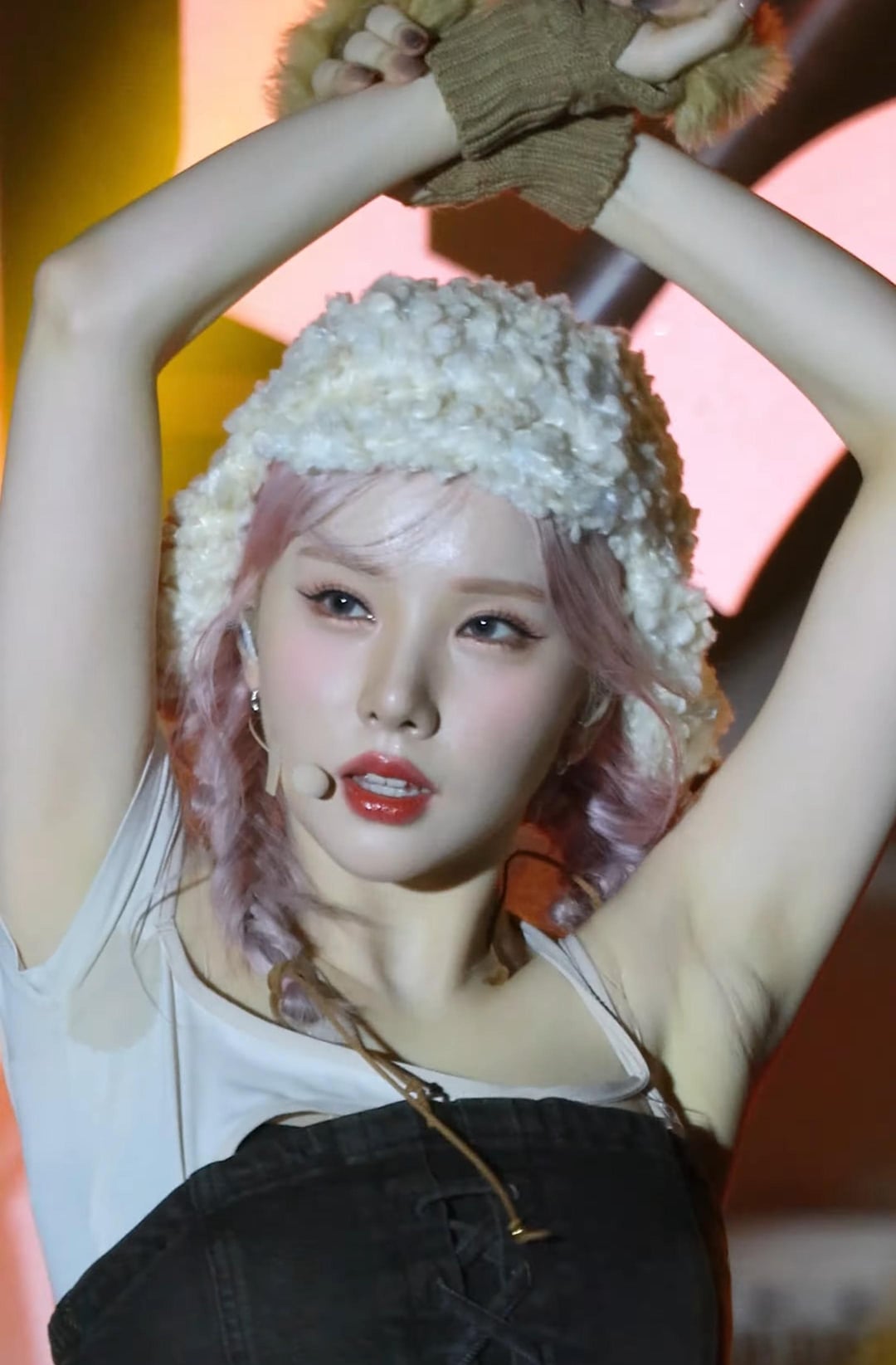 Eunha's Chubby sweaty pits 🤤💦 close up shots (VIVIZ) - KPOP NSFW