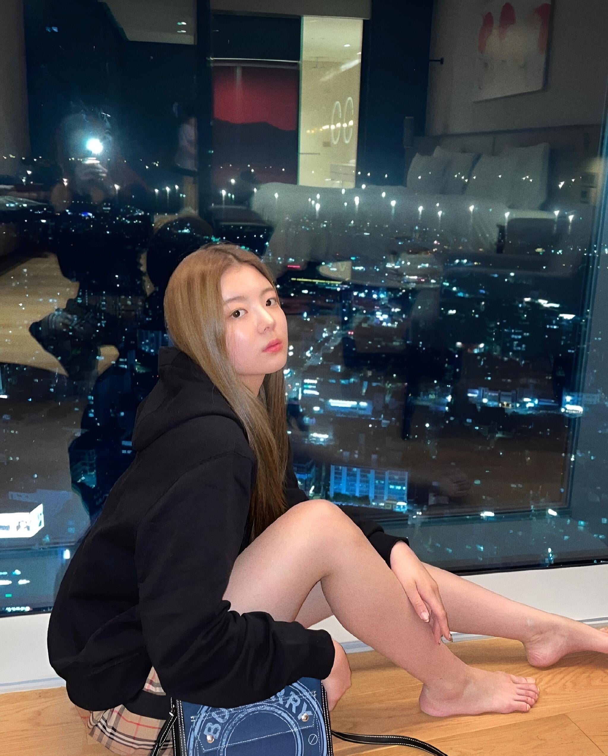 Itzy Lia Legs And Feet Kpop Nsfw