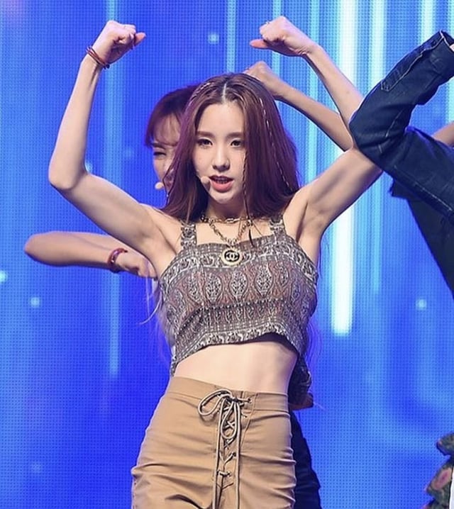 heejin (artms/loona) aka fit queen - update batch - 100 new pics added to the collection - KPOP NSFW