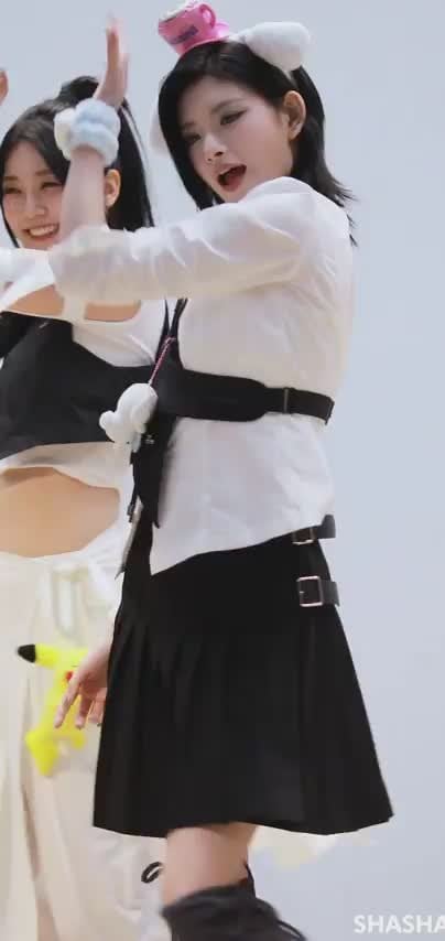 EVERGLOW - Yiren - KPOP NSFW