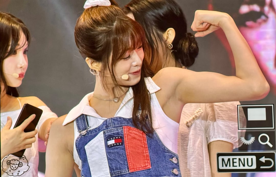 Nien showing off her Muscles (triples) - KPOP NSFW