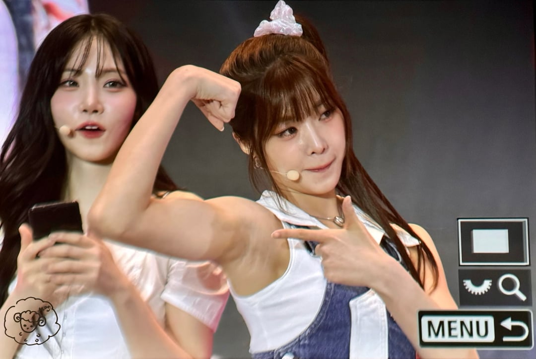 Nien showing off her Muscles (triples) - KPOP NSFW