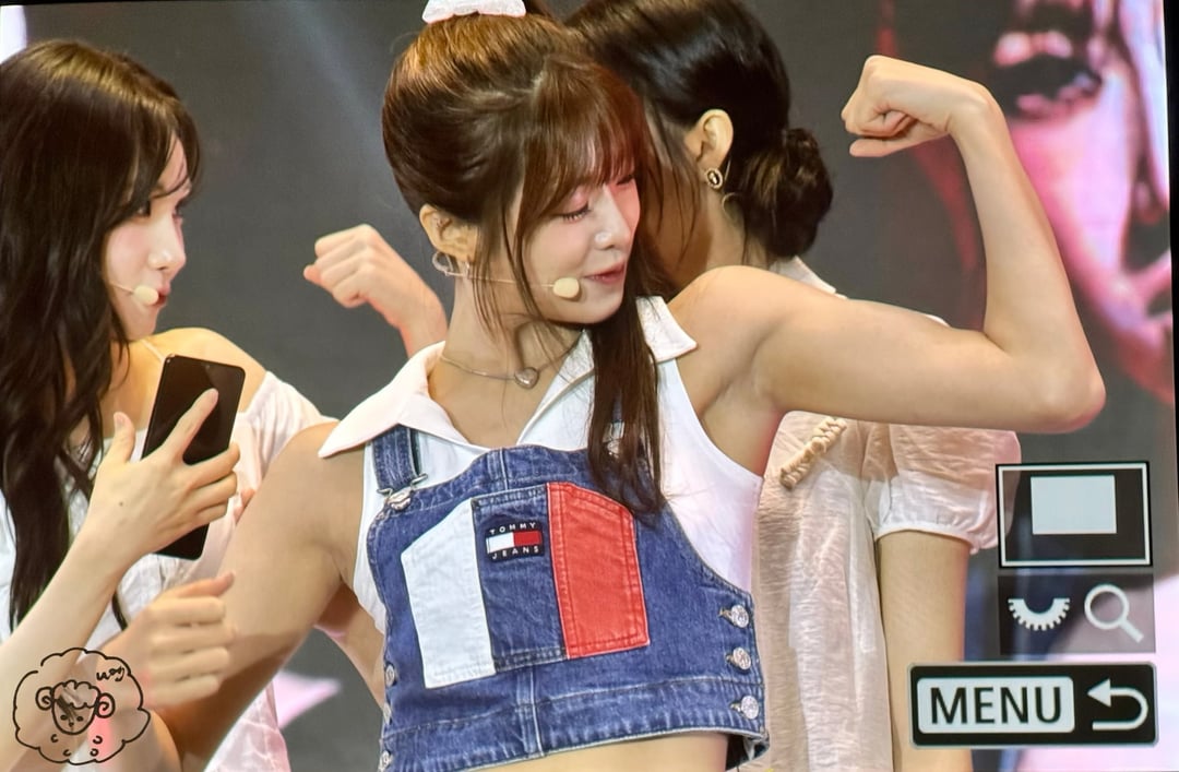 Nien showing off her Muscles (triples) - KPOP NSFW