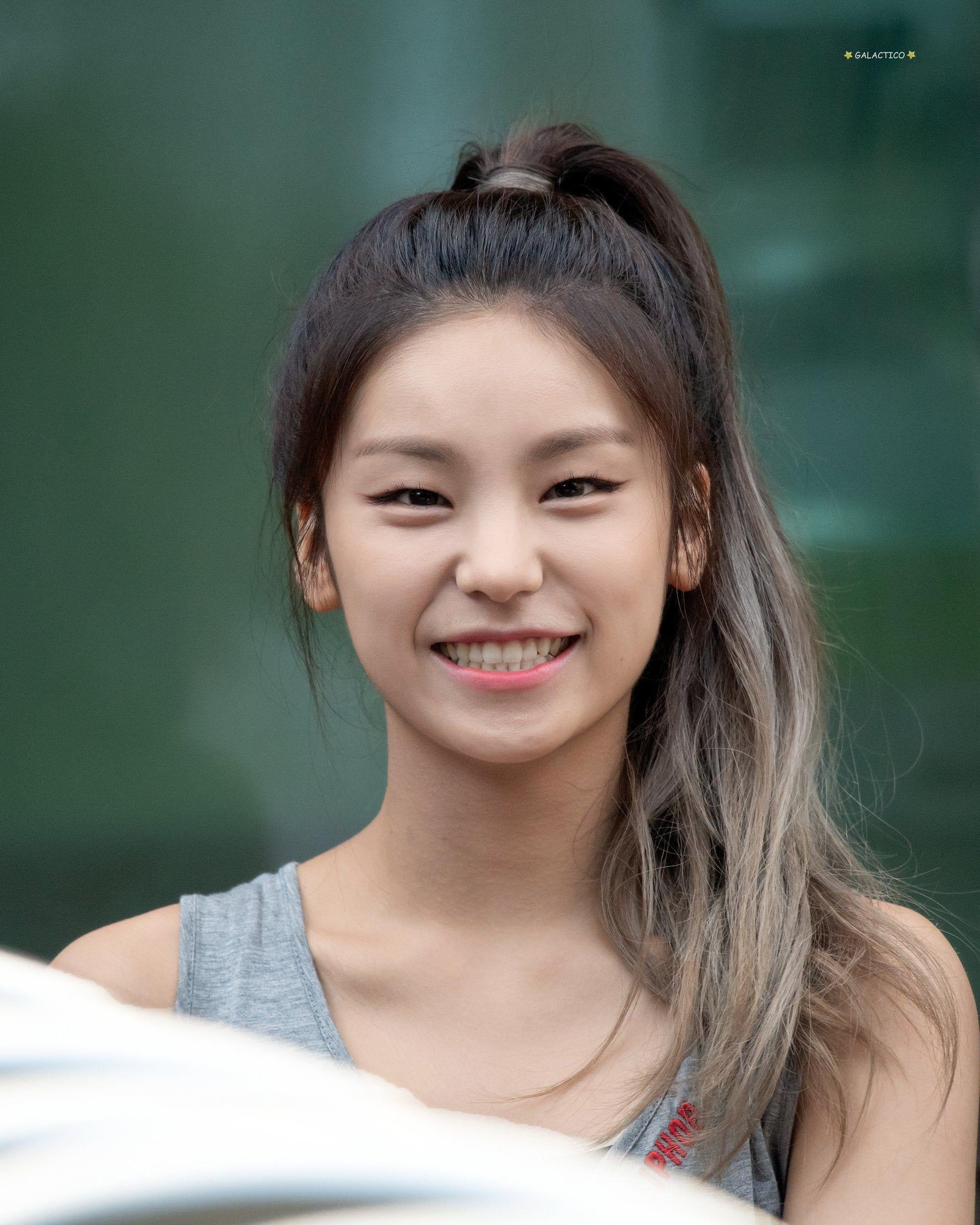 Smiling Yeji is so cute – KPOP NSFW