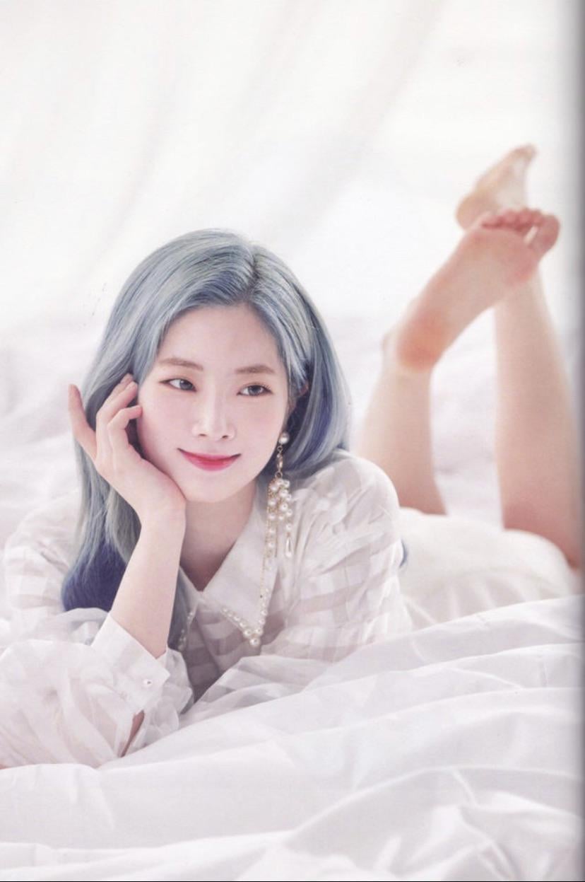 Dahyun’s sexy legs and feet - KPOP NSFW
