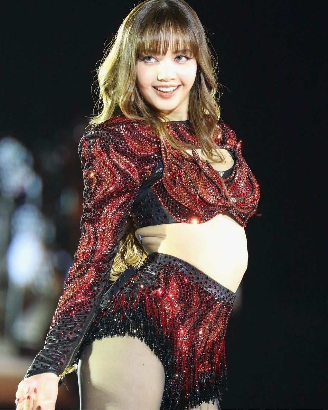 LISA @ the Amazing Thailand Countdown 2025 - KPOP NSFW