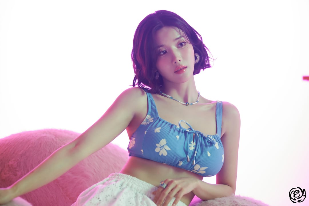 250429 Eunbi - CORALIQUE (25 Summer Collection 'Glow & Flow' Catalogue Photoshoot Behind - Part ...