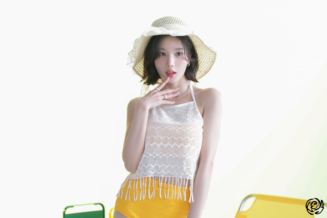 250429 Eunbi - CORALIQUE (25 Summer Collection 'Glow & Flow' Catalogue Photoshoot Behind - Part ...