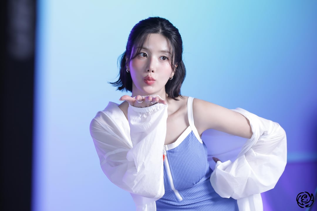 250429 Eunbi - CORALIQUE (25 Summer Collection 'Glow & Flow' Catalogue Photoshoot Behind - Part ...