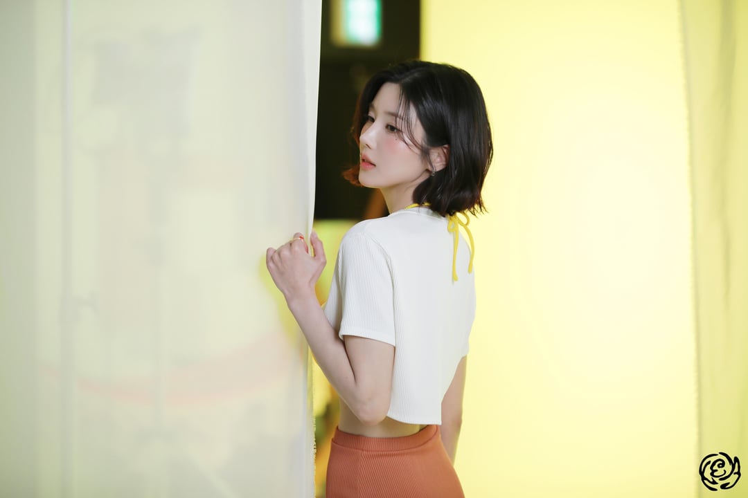 250429 Eunbi - CORALIQUE (25 Summer Collection 'Glow & Flow' Catalogue Photoshoot Behind - Part ...