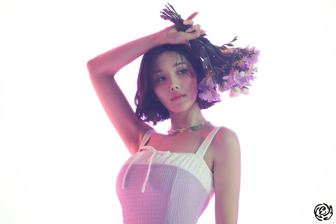 250429 Eunbi - CORALIQUE (25 Summer Collection 'Glow & Flow' Catalogue Photoshoot Behind - Part ...