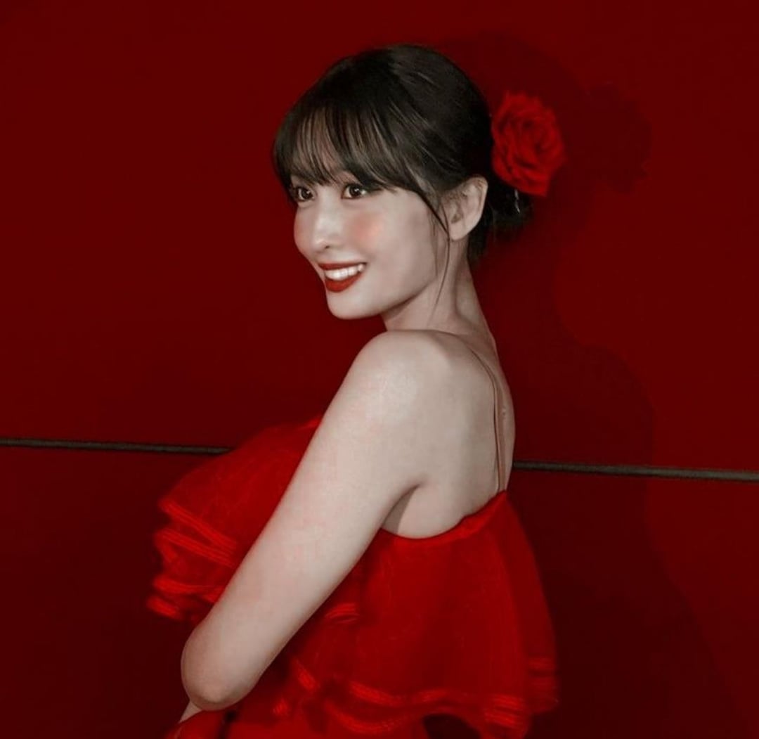 Momo in red – KPOP NSFW