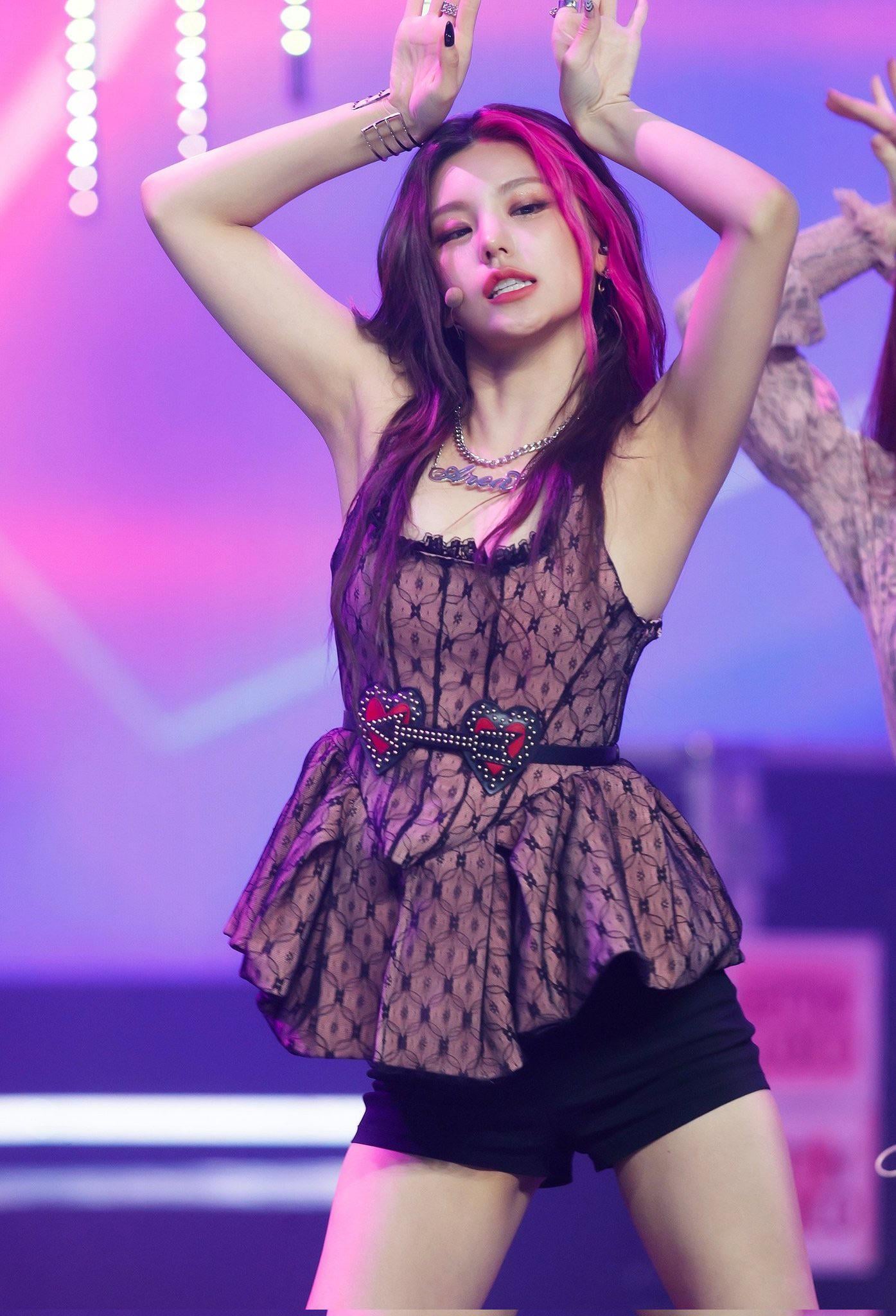 Yeji (ITZY) - KPOP NSFW
