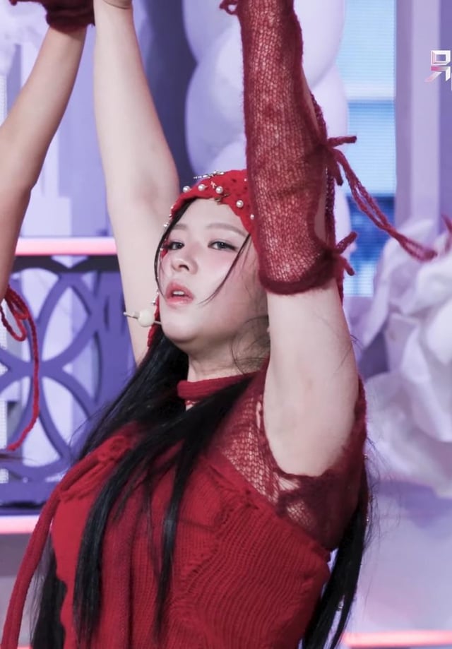 THE VERY RARE JEONGYEON ARMPIT - KPOP NSFW