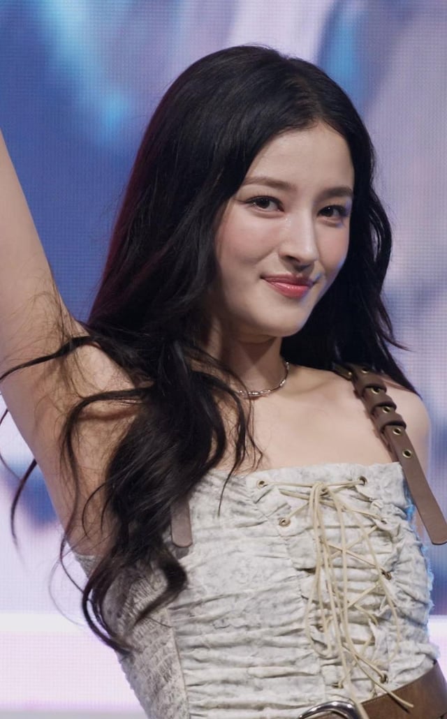 Nancy's armpit folds,sweaty armpits,head,face.. (Momoland) - KPOP NSFW