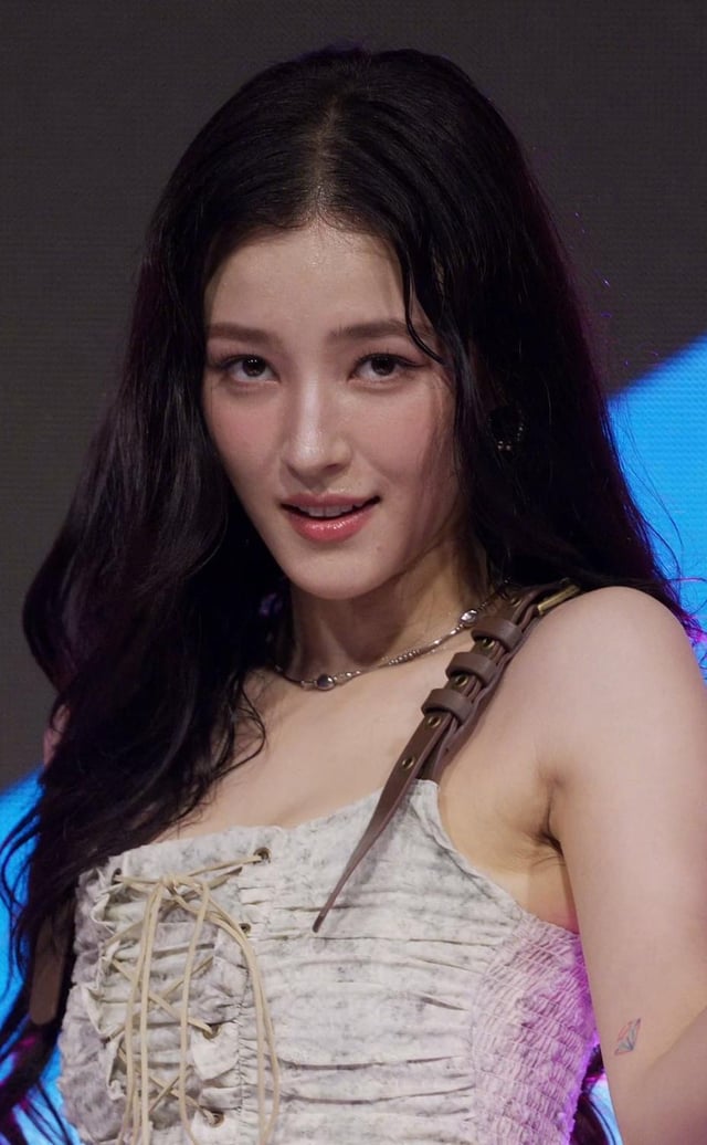 Nancy's armpit folds,sweaty armpits,head,face.. (Momoland) - KPOP NSFW
